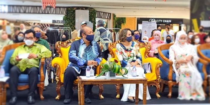 SUBANG PARADE MERDEKA FIESTA ADA FESYEN SHOW, MEMANG BEST!